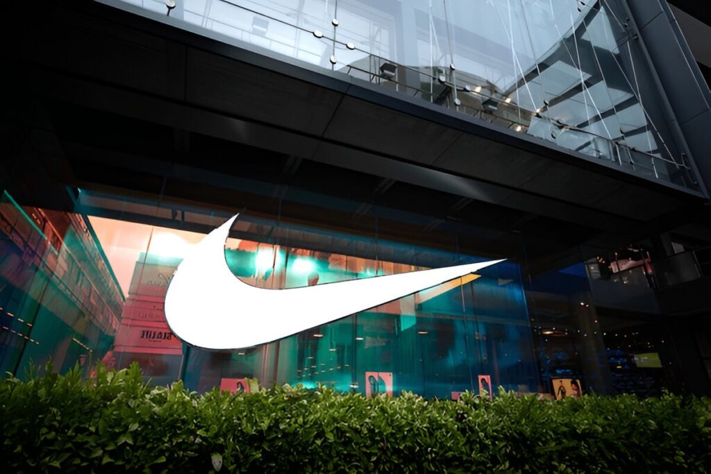 Nike Tech Buyer's Guide (2025): Top 5 Products & Key Features - Tekitrend